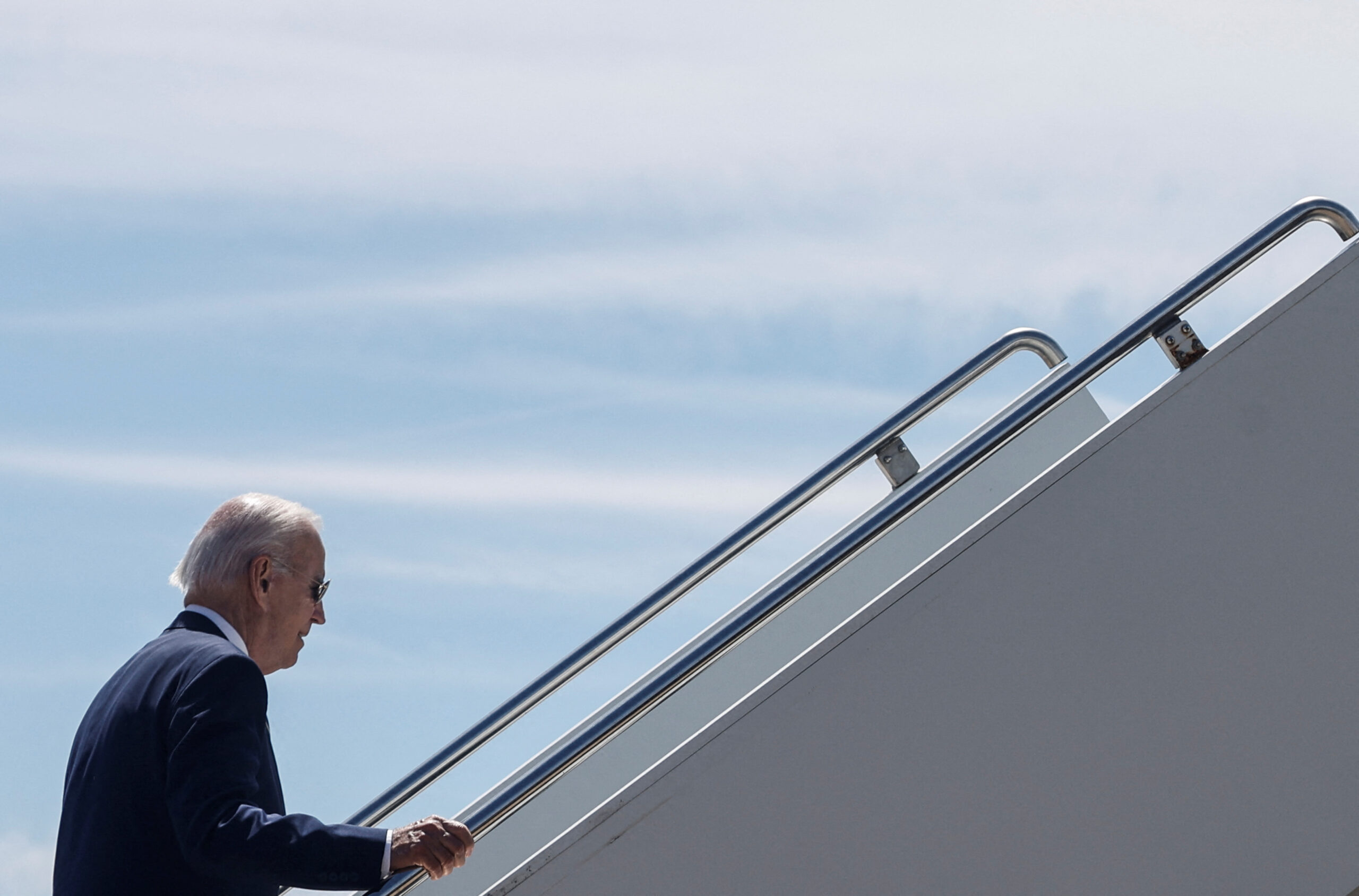 Joe Biden Takes Huge Fall on Stage at Air Force Academy Graduation ...